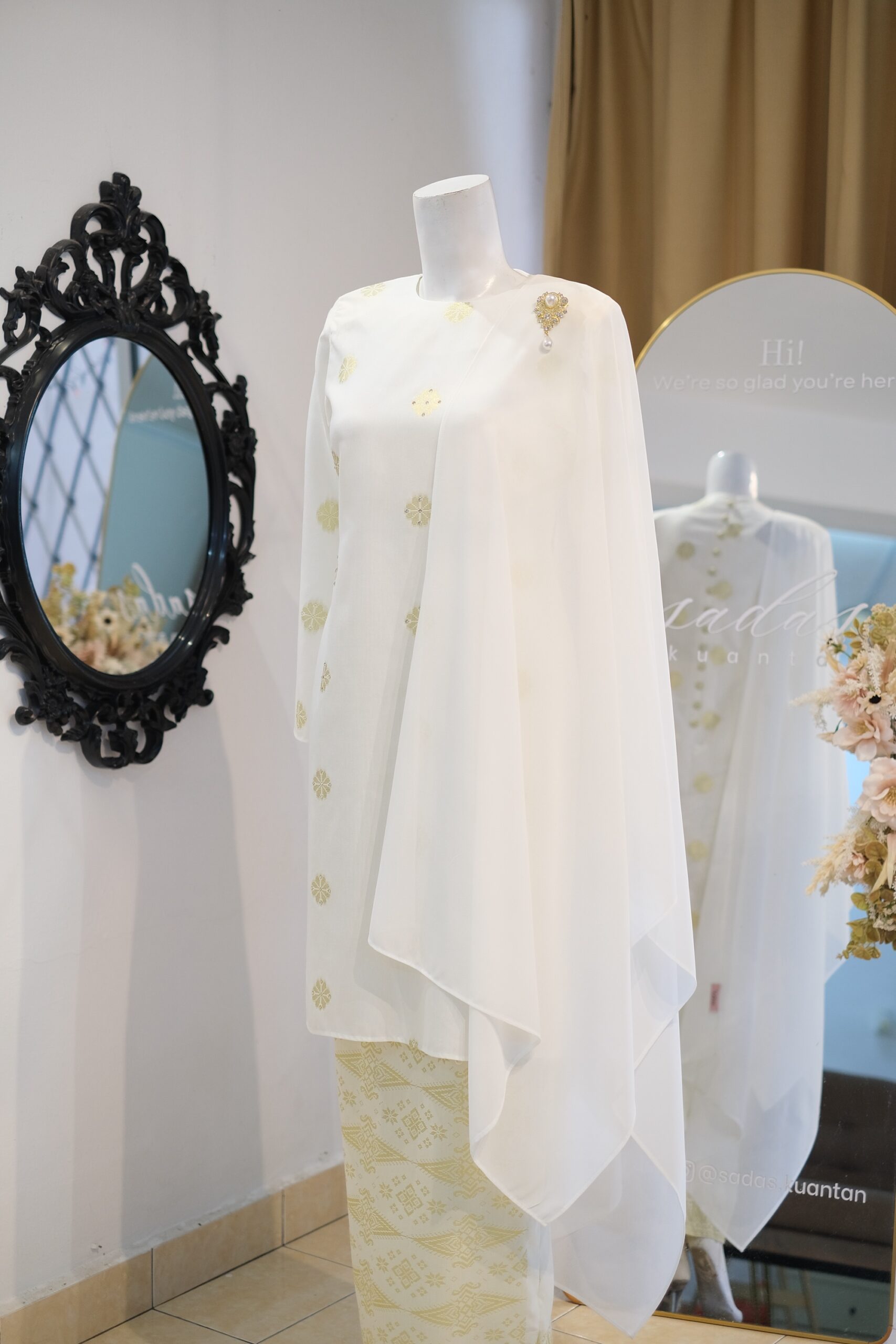 Sultanah Songket Kurung Set Selendang Offwhite Gold – Sada's Kuantan